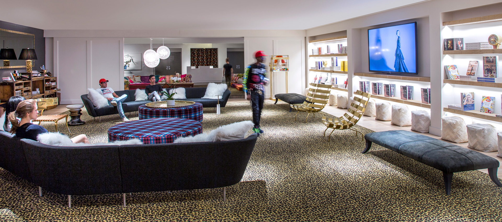 Screen 'In Vogue: The Editor's Eye' | SCAD FASH Museum of Fashion + Film